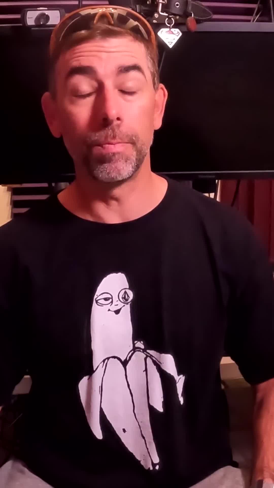 My banana points at weird stuff #shorts