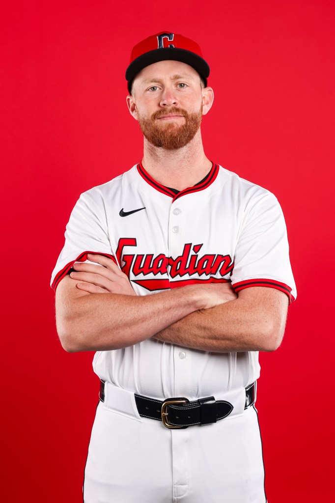 Yankees sign 6-foot-4 hurler with nasty sweeper: report