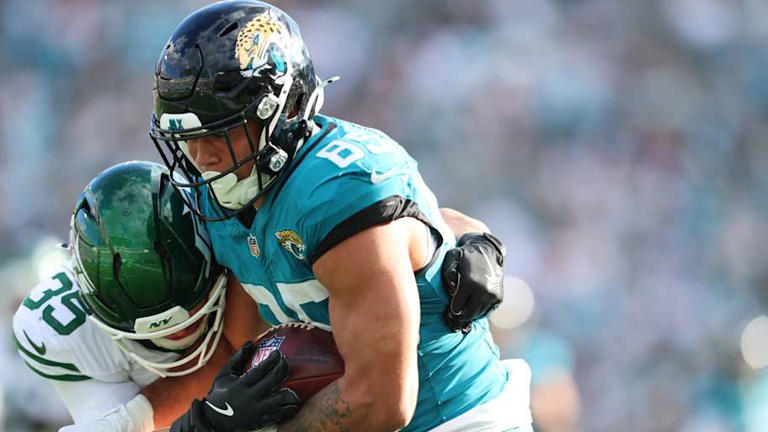 Fantasy football week 16 start 'em & sit 'em: AJ Barner vs. Brenton Strange