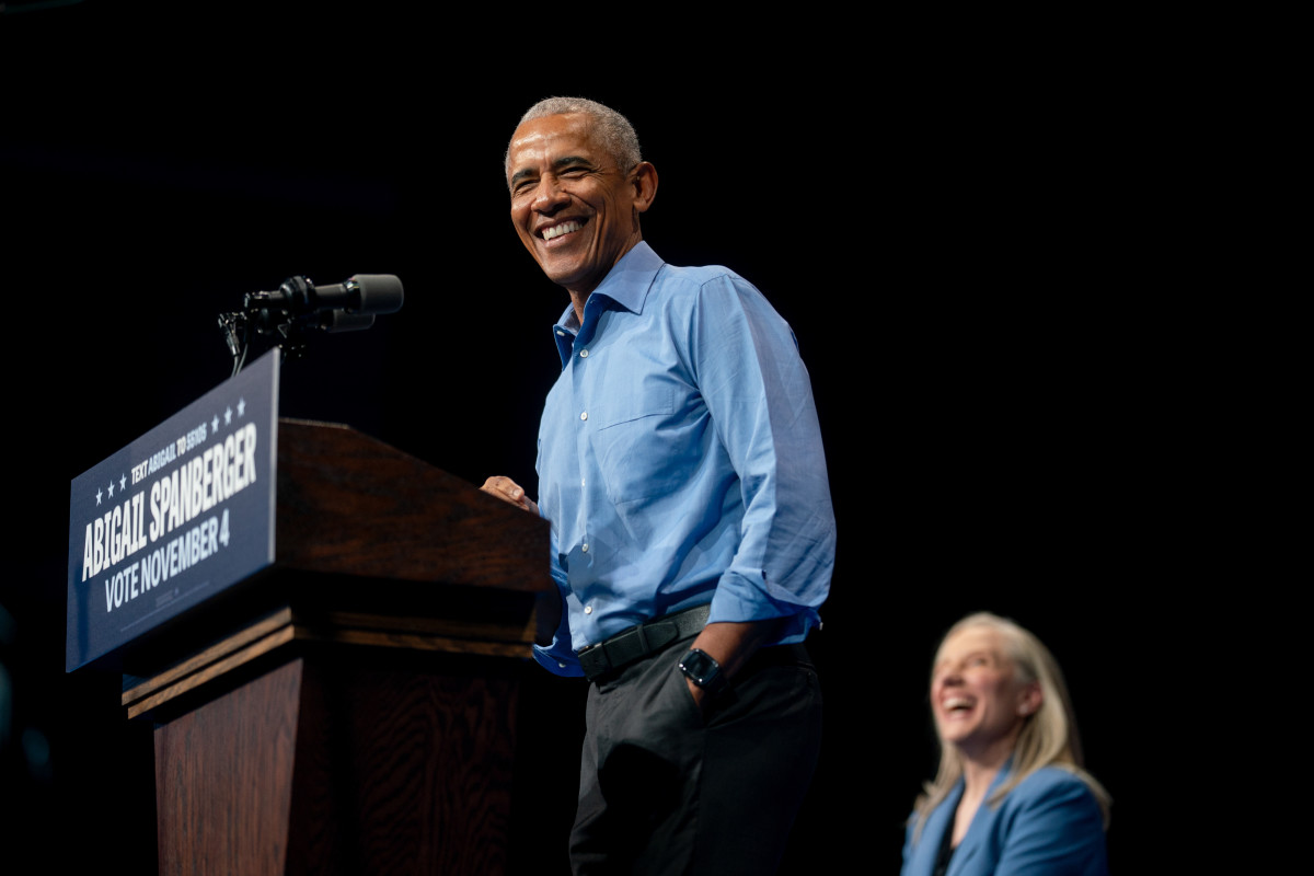 Former President Barack Obama reveals his favorite books of 2025