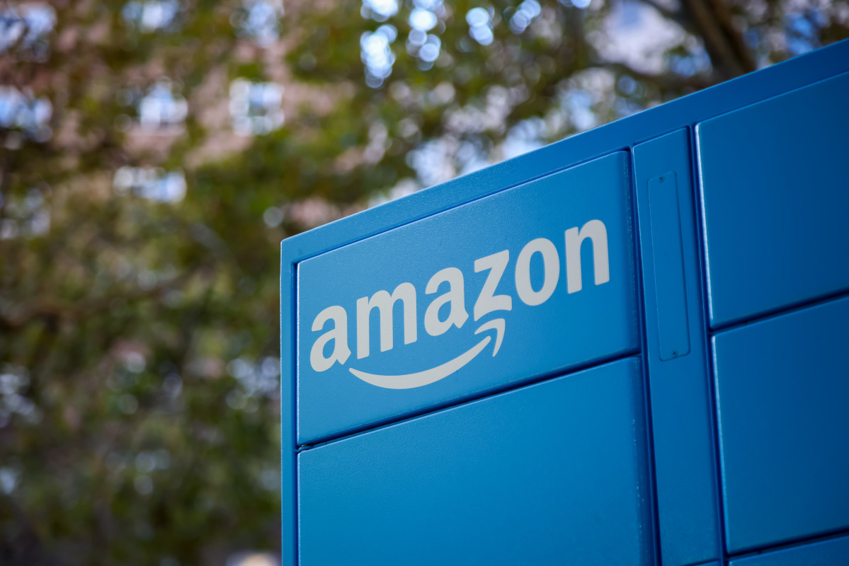 This $14 neck pillow from Amazon is a 'total lifesaver' during hellish ...