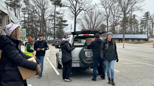 Manna FoodBank distributes nearly 2,000 holiday food boxes