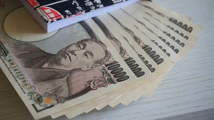Japan interest rate hike: Yen extends losses, Japan 10-year yield hits ...