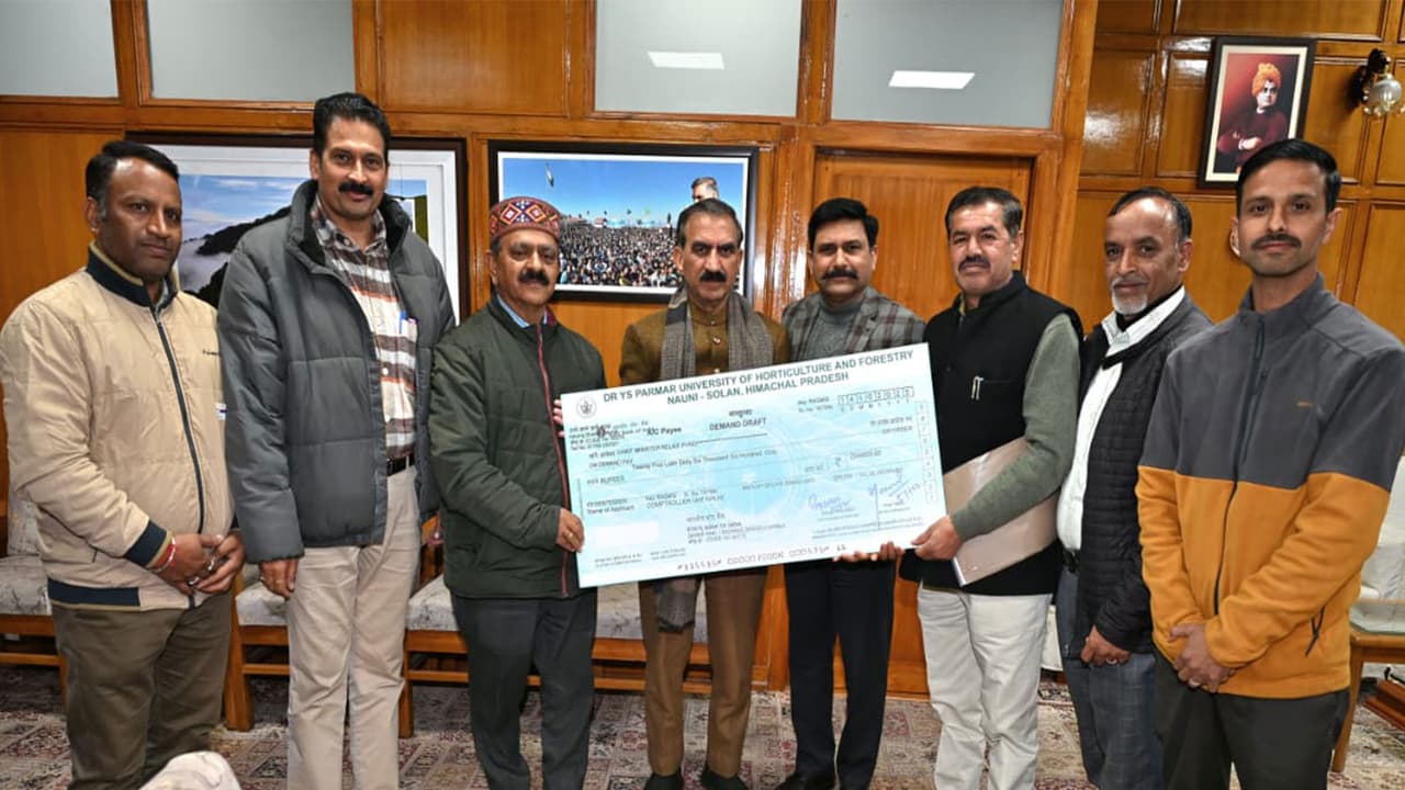 Himachal: YSP University staff donates Rs 25 lakh to CM's relief fund