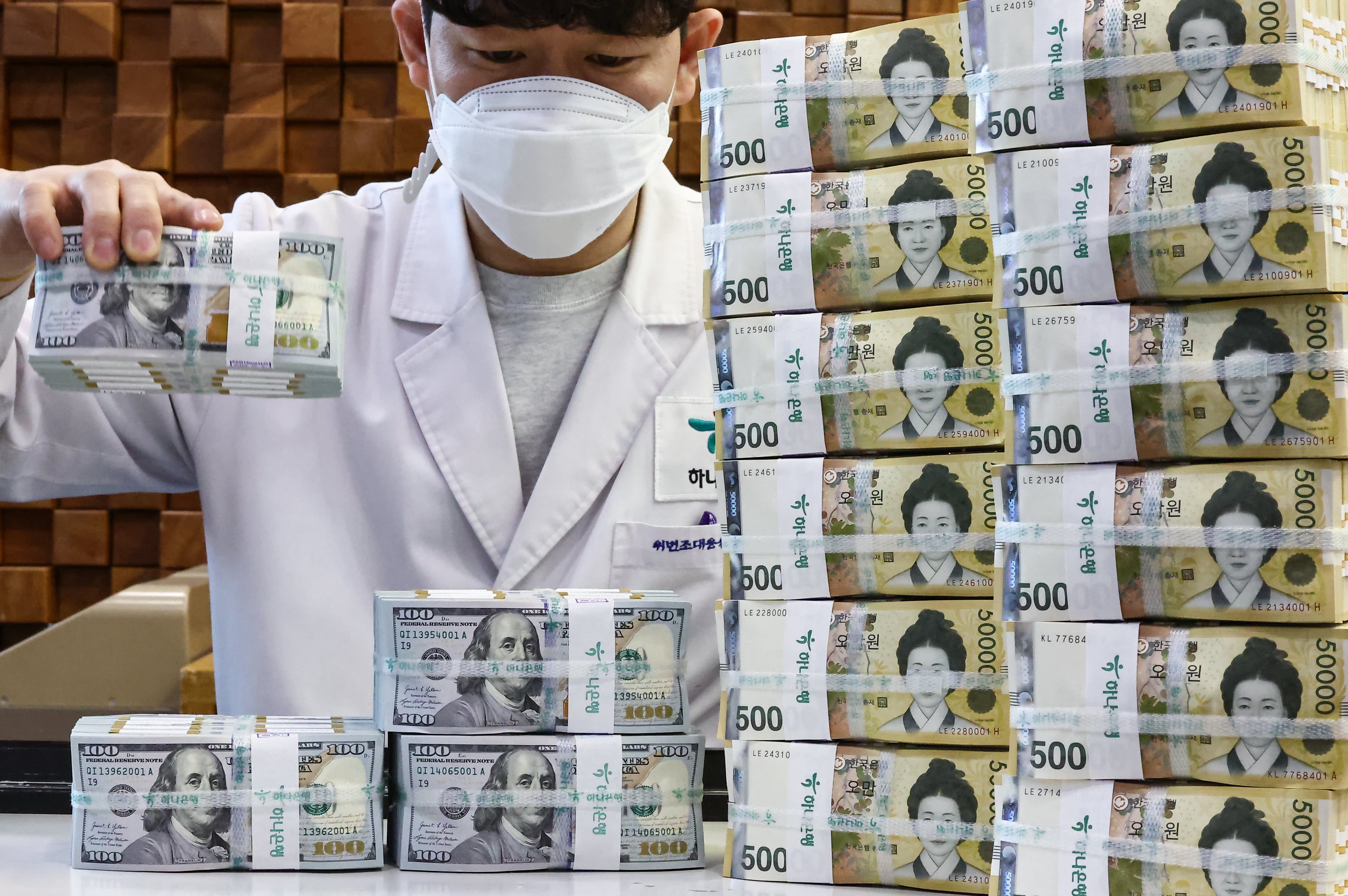 Chungnam police honored for 460 million won counterfeit arrest