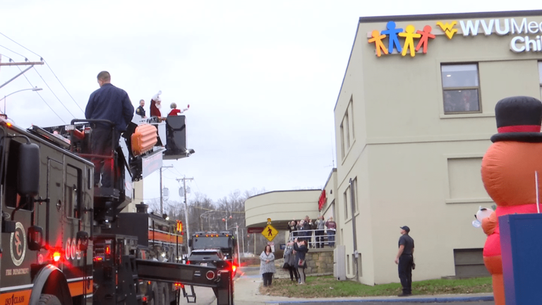 Santa, Mrs. Claus visit children at Thomas Hospital