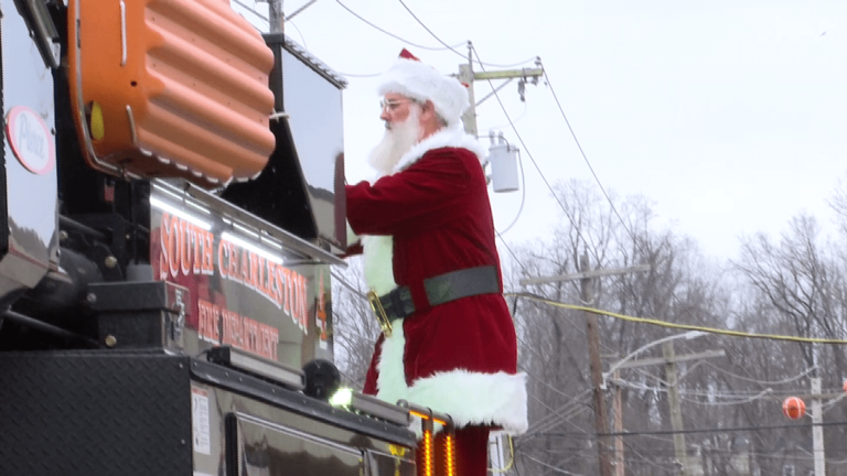 Santa, Mrs. Claus visit children at Thomas Hospital