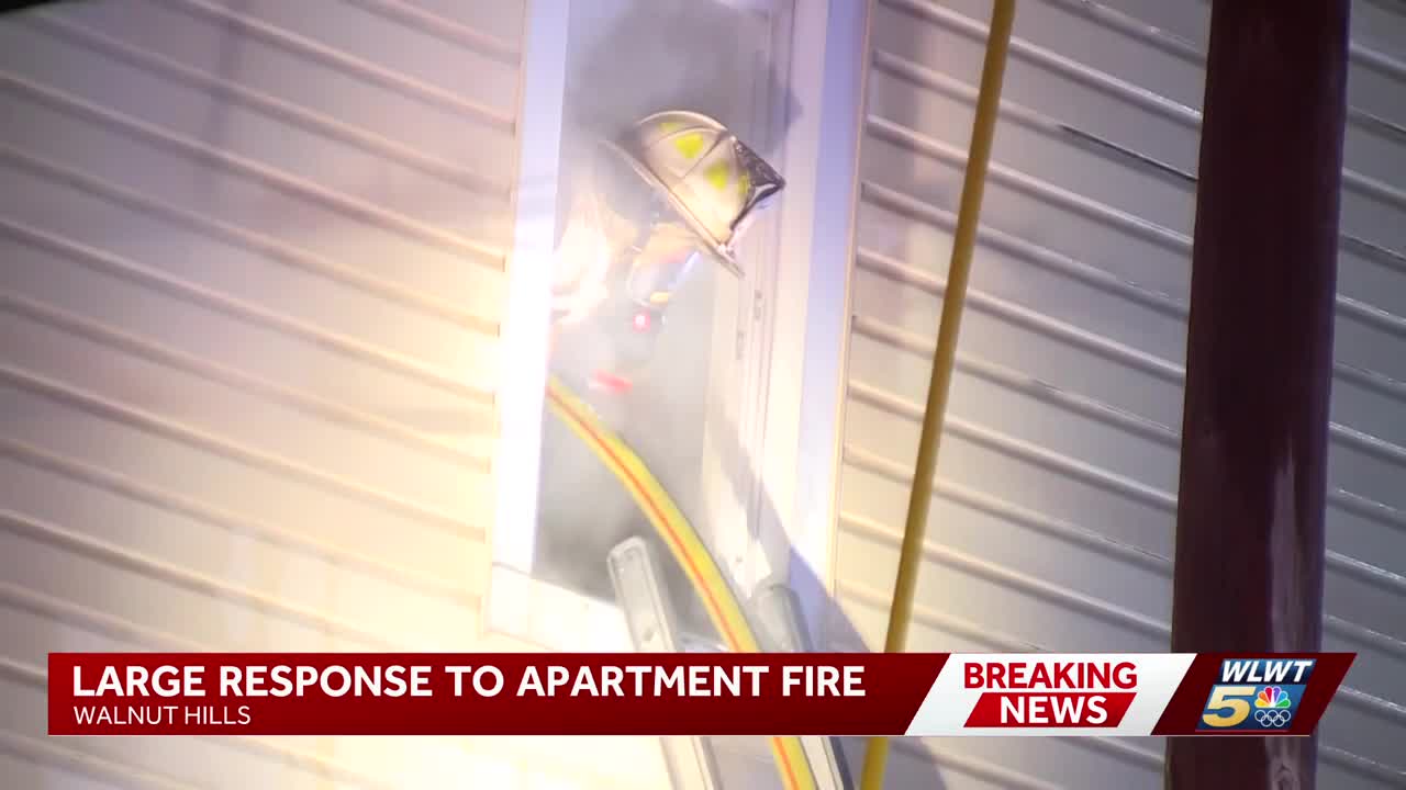 Firefighters rush to scene of apartment fire in Walnut Hills