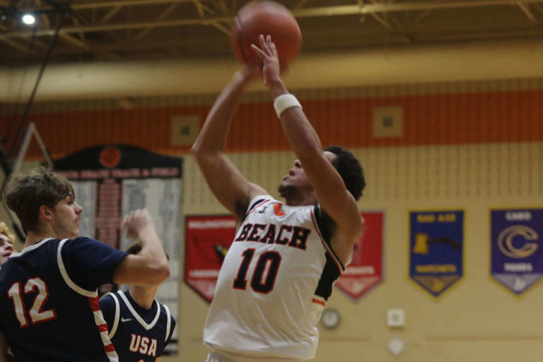 Harbor Beach holds off Ubly, 58-50, to remain unbeaten in Big Thumb Black