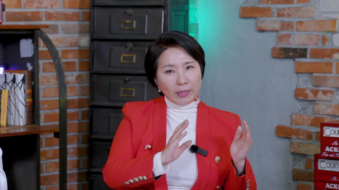 ♥ Kim Jun-ho and Kim Ji-min, why do you have voyeurism when you say ...