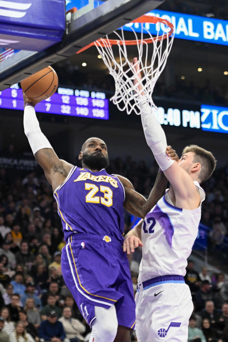 Lakers eventually respond to JJ Redick's call for change, rally to beat ...