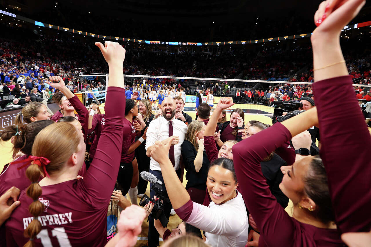 Texas A&M reaches NCAA volleyball title game with sweep over Pitt