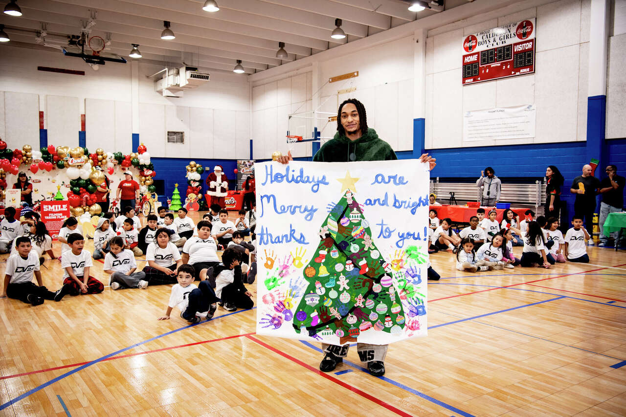 Spurs Devin Vassell brings Christmas joy to Boys & Girls Club of San ...