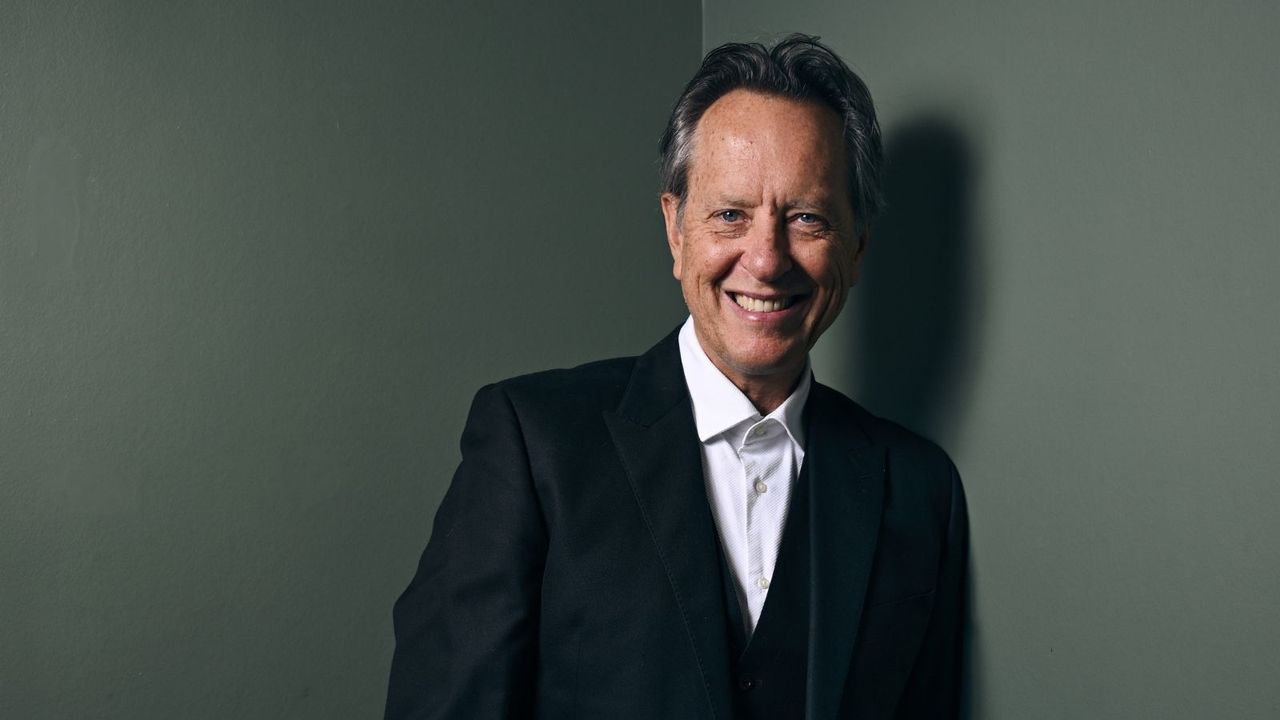 Decorating a tiny nook? Richard E Grant's tiny Christmas tree in a ...