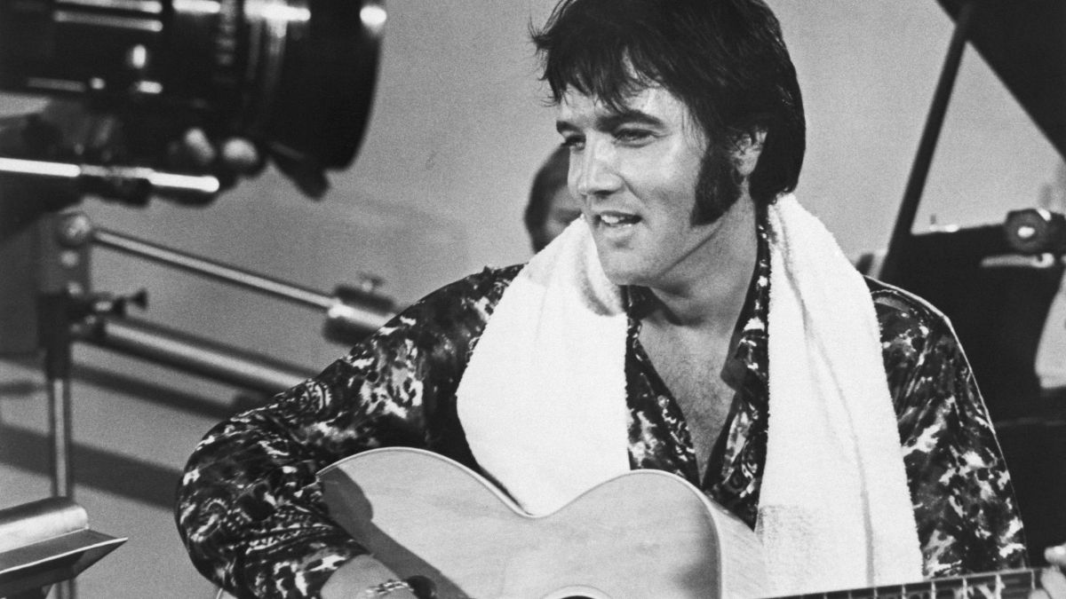 Carreira de Elvis foi desperdício de um grande talento, diz Paul Simon