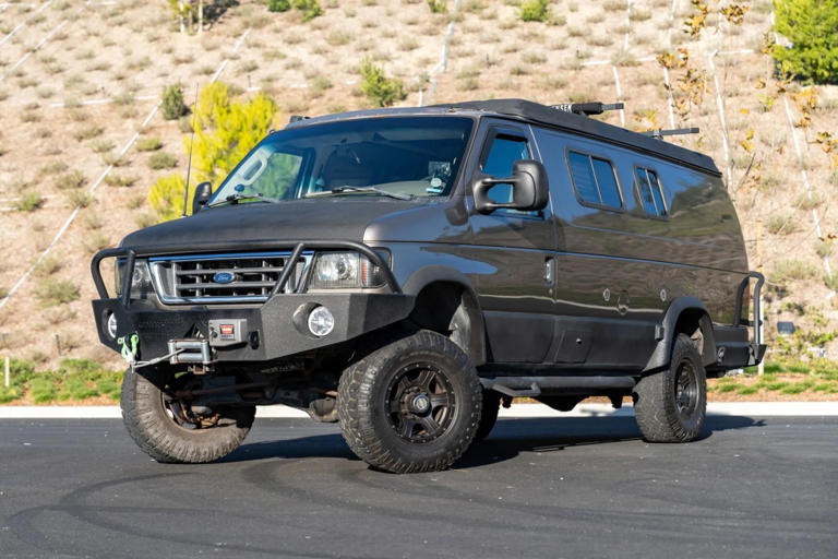2003 Ford Econoline Sportsmobile 4×4 conversion for sale with 177,000 miles
