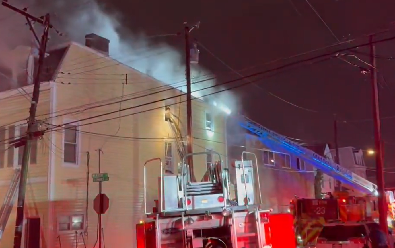 Multiple families displaced after fire spreads to Walnut Hills ...