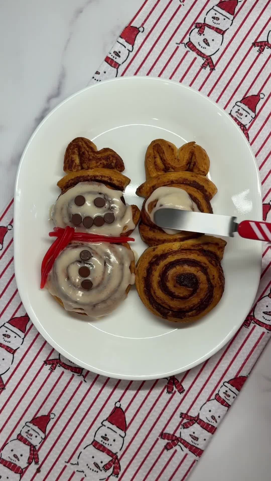 Snowman Cinnamon Rolls #recipe #cinnamoroll #cinnamonroll #snowman # ...