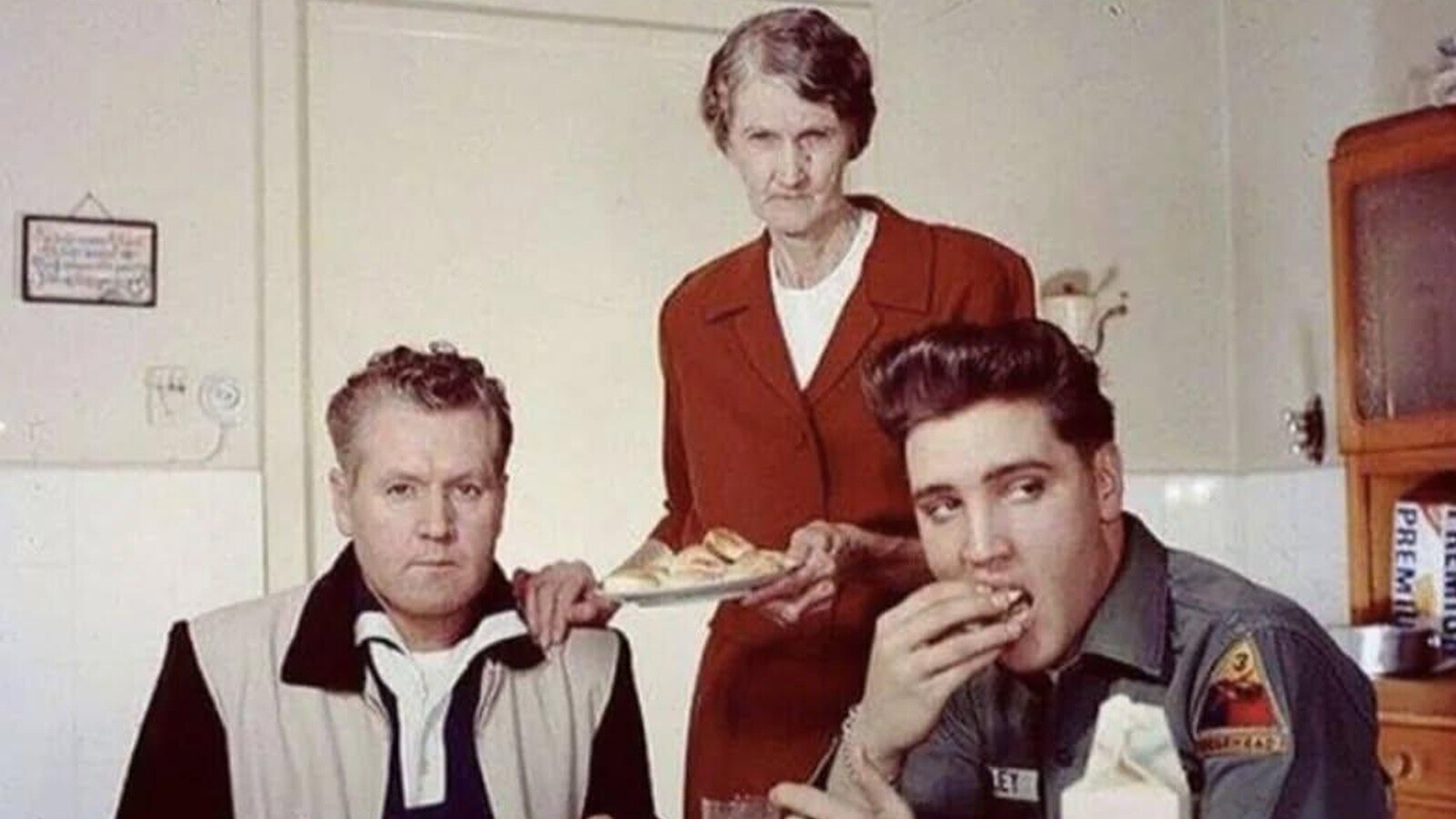 19 photos of Elvis both looking like the King and not