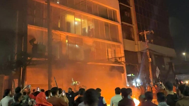 Anti-India slogans raised as protests erupt in Bangladesh after Sharif ...