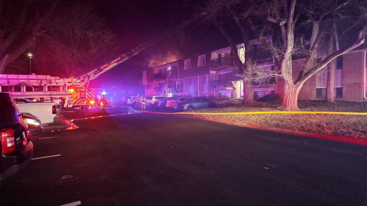 Firefighters battle 2-alarm blaze at Shawnee apartment building