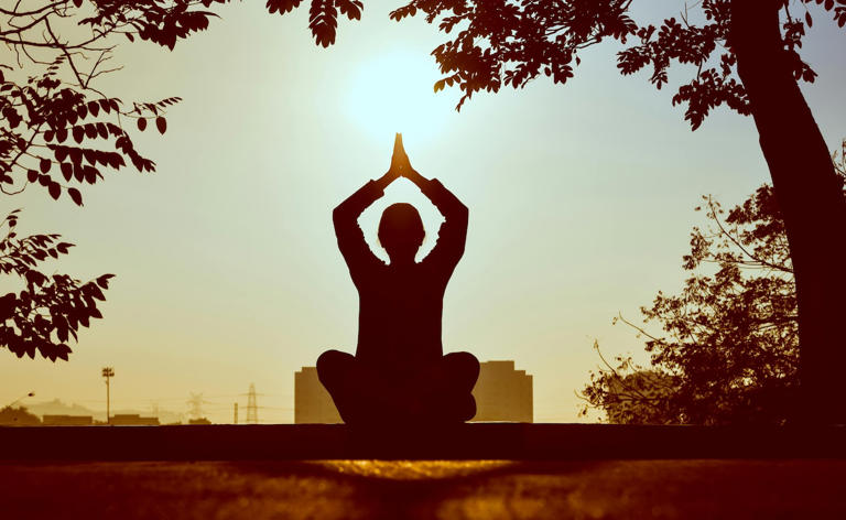 6 yoga poses to reduce lethargy during winter mornings