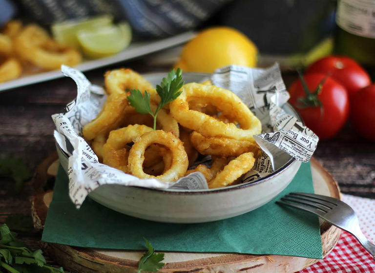 Battered fried calamari - calamari a la romana