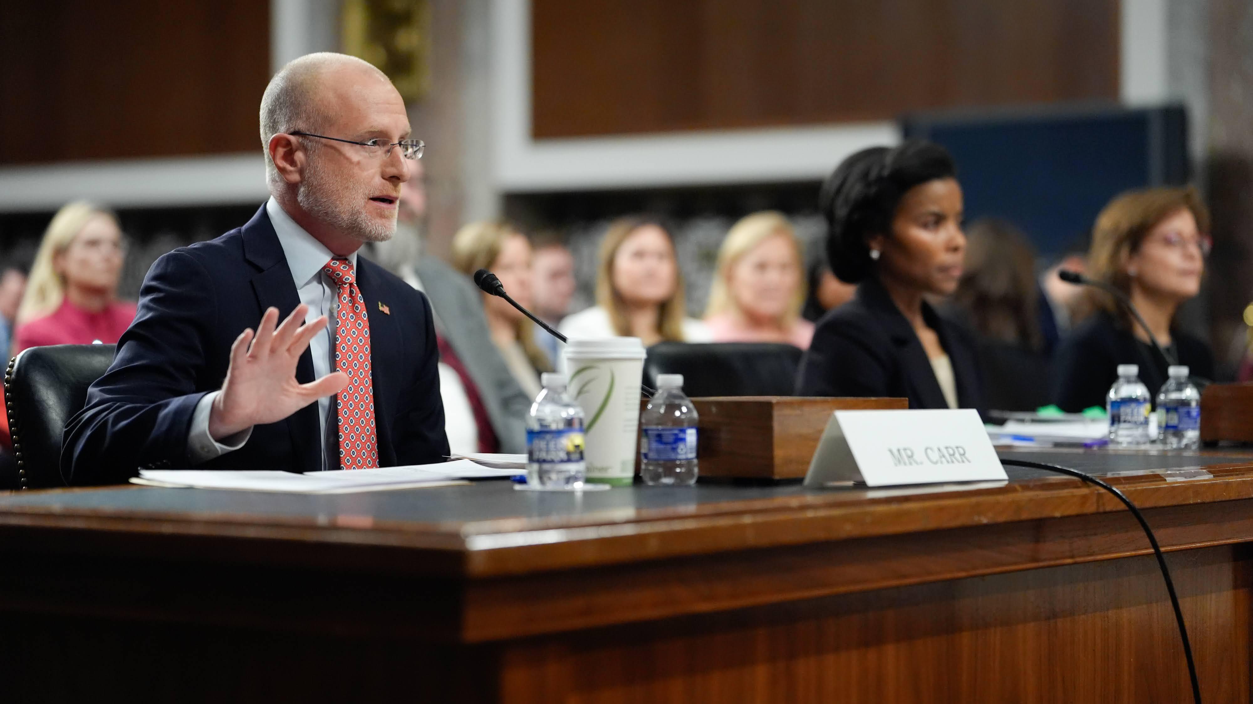 FCC scrambles to edit website after chair refuses to say agency is ...