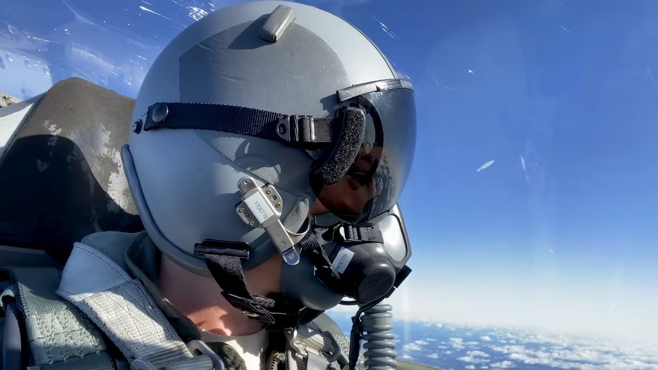 Watch a pilot experience fighter jet G-forces for the first time