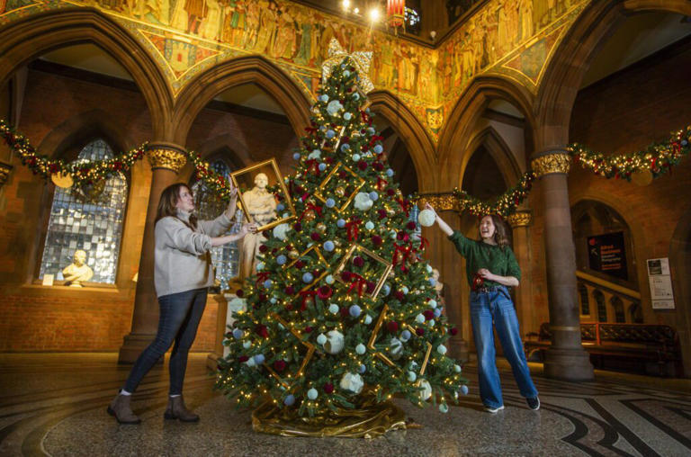 Portrait gallery’s Jacobite-inspired Christmas tree