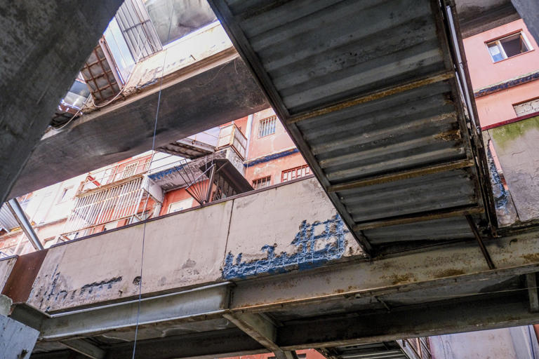 The demolition of the Vela Rossa complex in Naples: Farewell to a ...