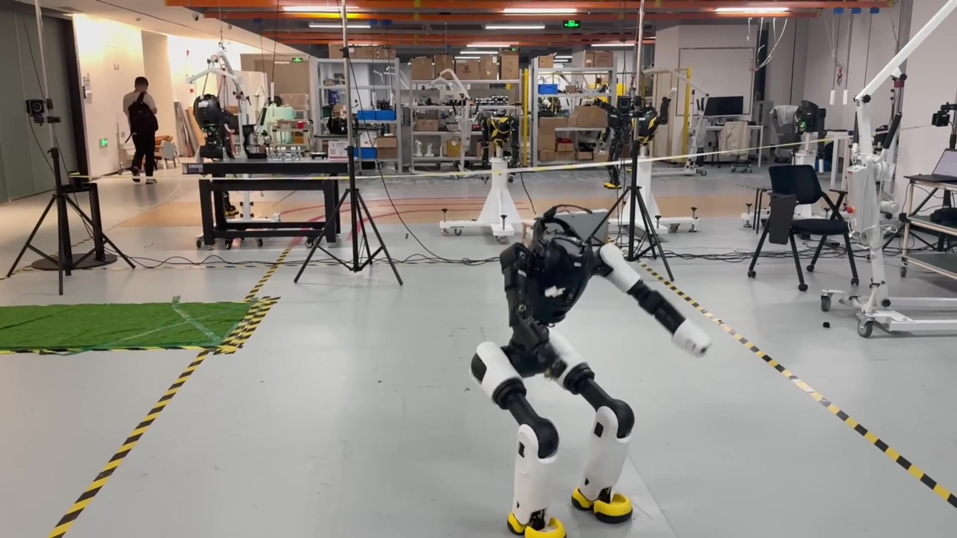 AGIBOT X2 the world's first humanoid robot masters the Webster flip