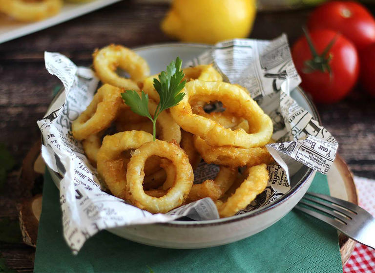 Battered fried calamari - calamari a la romana