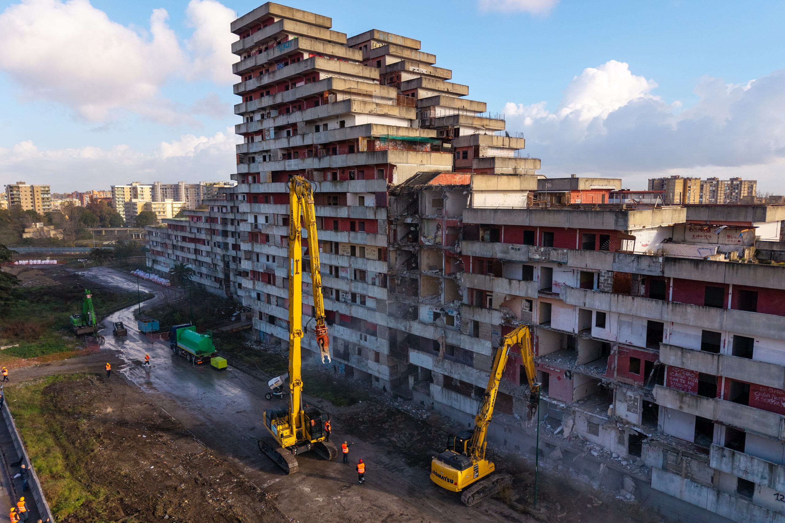 Fin d’un emblème de la série « Gomorra » : la destruction du complexe ...