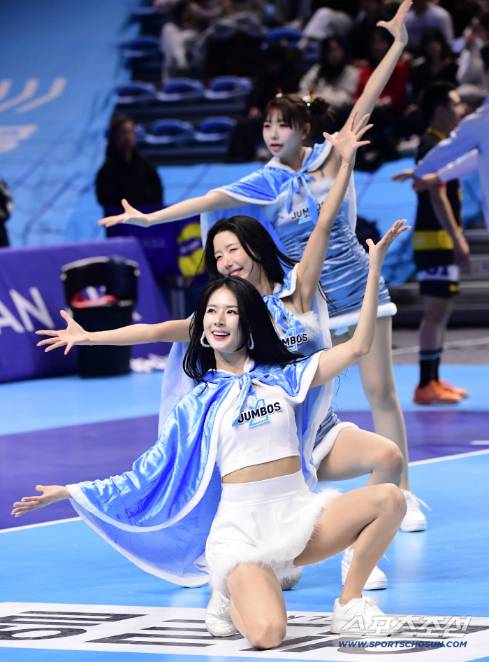 Park Ki-ryang's Santa girl transformation special Christmas stage