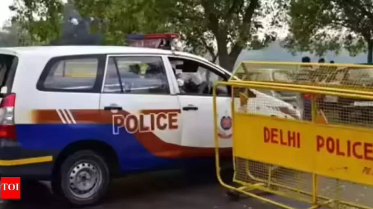 Delhi: 2 arrested for series of housebreakings; gold, silver jewellery ...