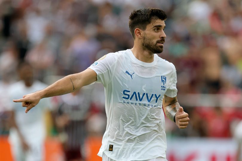 Man Utd news: Michael Carrick gets £20m transfer boost as move '100 per ...