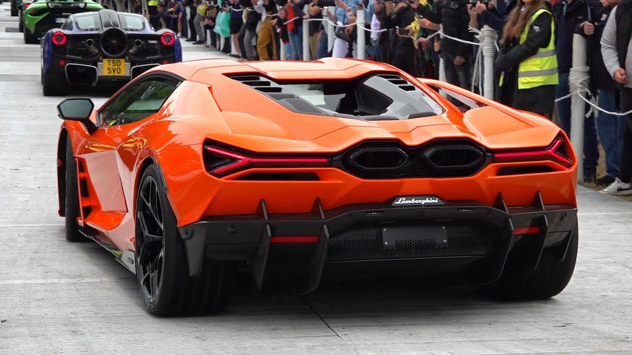 Lamborghini Revuelto stuns car fans
