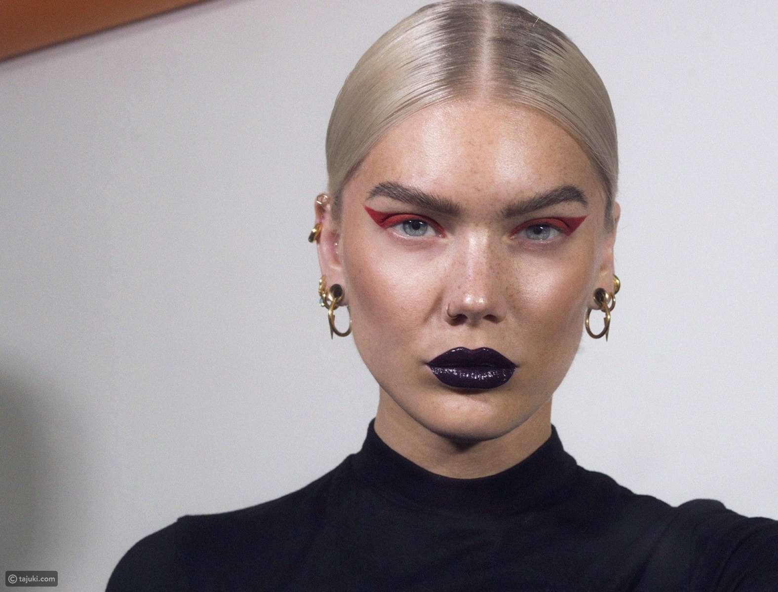 الكحل الملطخ يعود: أتقني جماليات Indie Sleaze الفوضوية