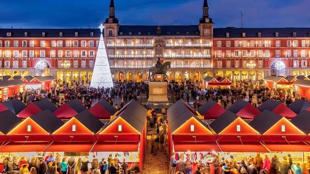 Mercadillo navideño, un coro LGTBI y la 'rave' del Reina Sofía: los ...