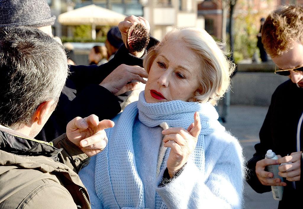 A lata azul Nivea não é indicado para mulheres entre os 50 e 60 anos ...