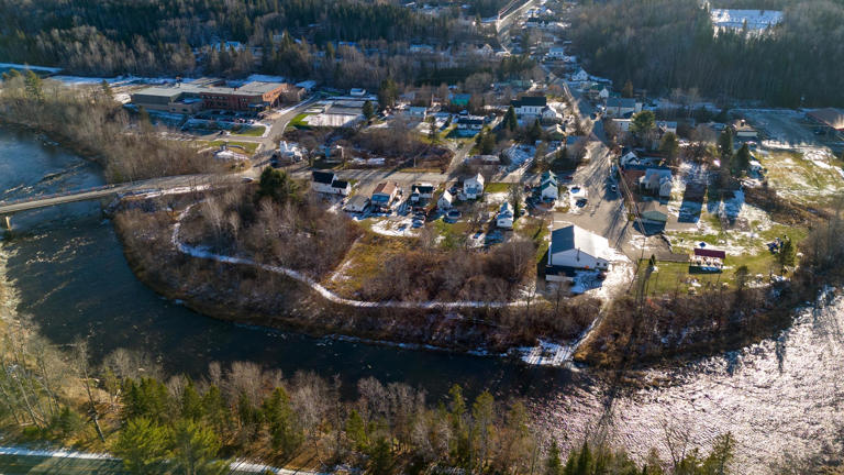 Le mari d’une ministre avait des actions dans le projet de mine Sisson