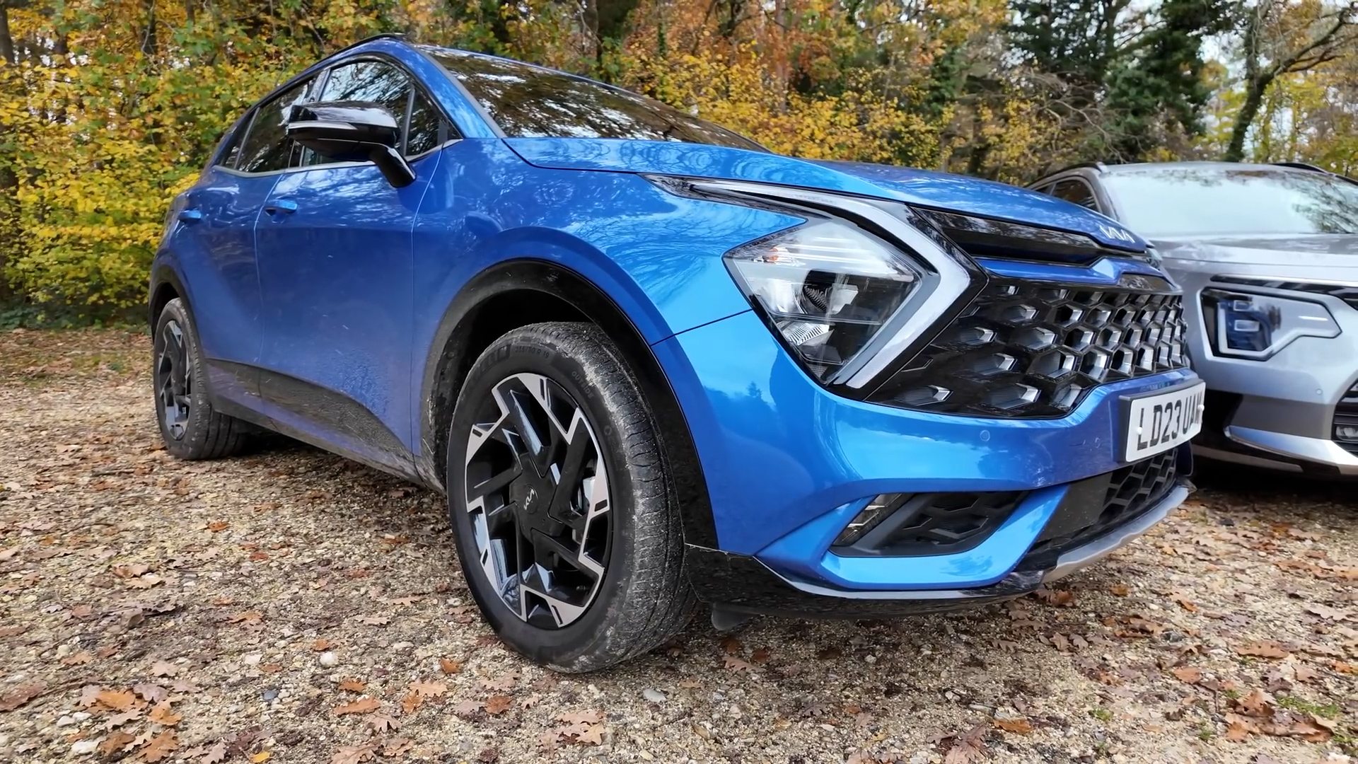 Driving a plug-in hybrid in electric and hybrid modes