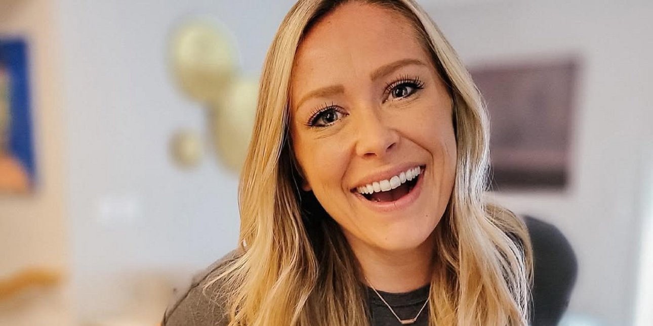 Πώς μια στιγμιαία συνάντηση σε ένα καφέ άλλαξε τη ζωή μιας σερβιτόρας ...