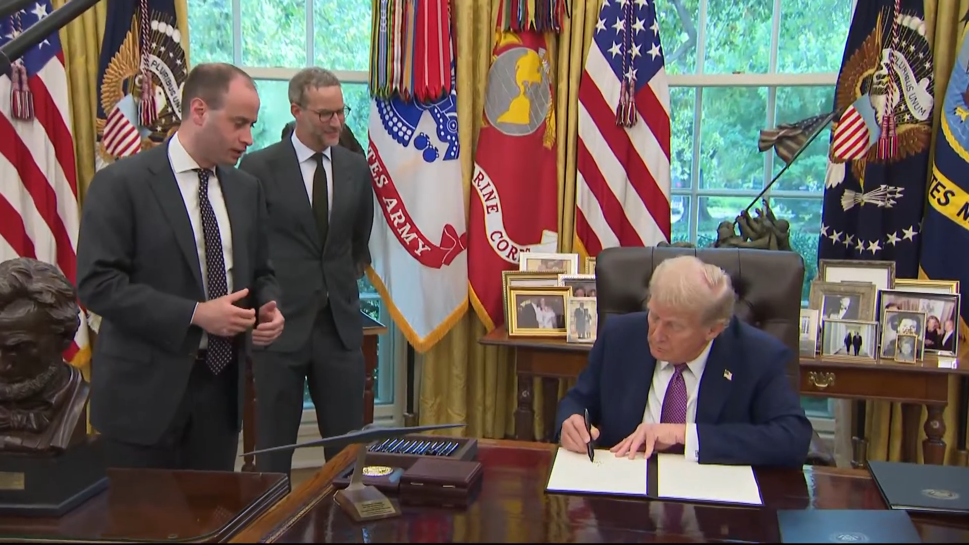 'That's good': Trump exposes his reckless presidency, carelessly signs ...