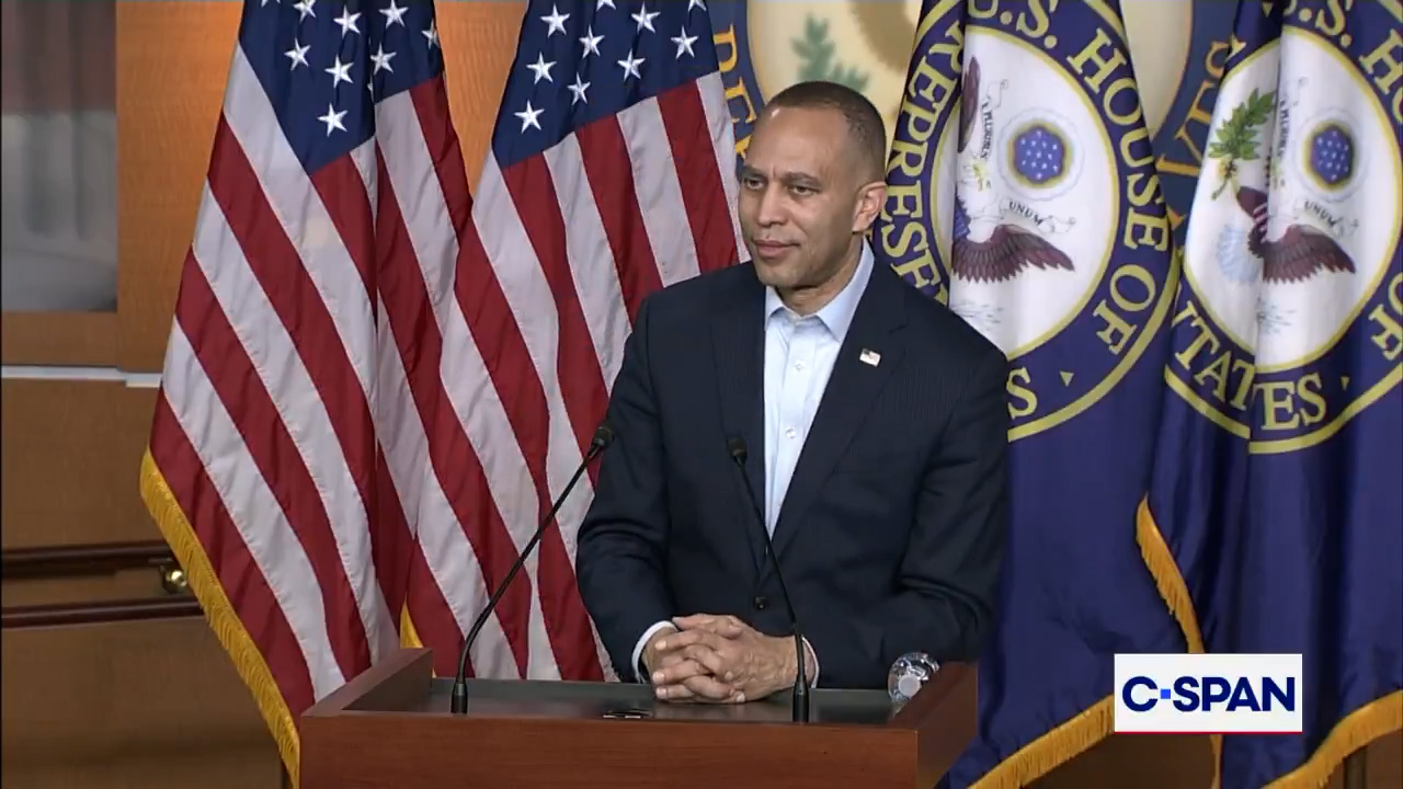 Jeffries calls James Comer a ‘malignant clown’