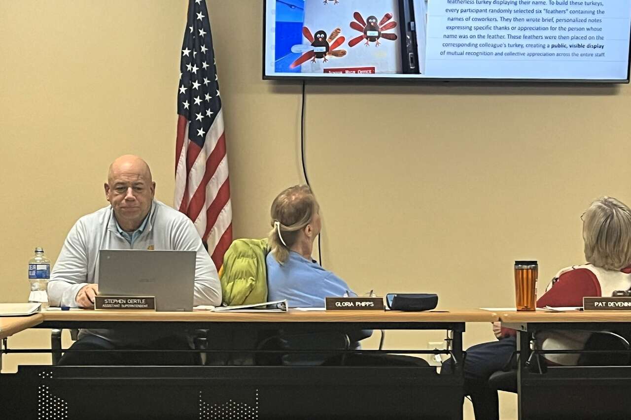 Roxana School Board unanimously appoints Craig Harris to vacant seat ...