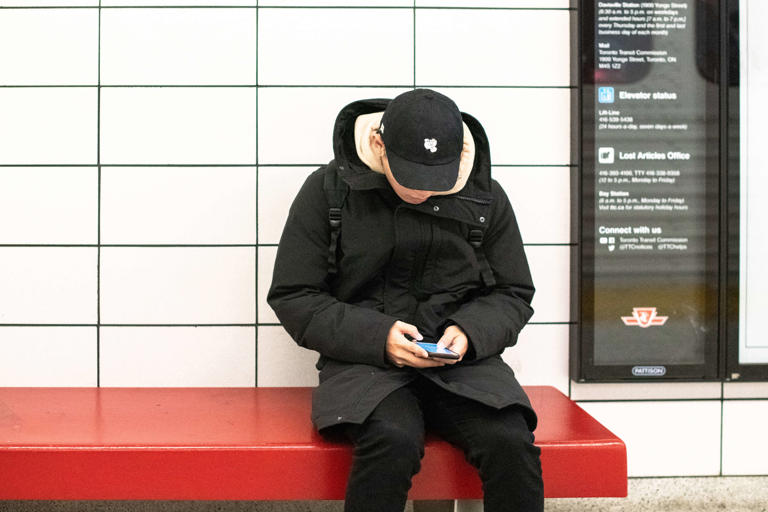 Rogers, BCE, or Telus: Analysts name top Canadian telecom stocks for 2026