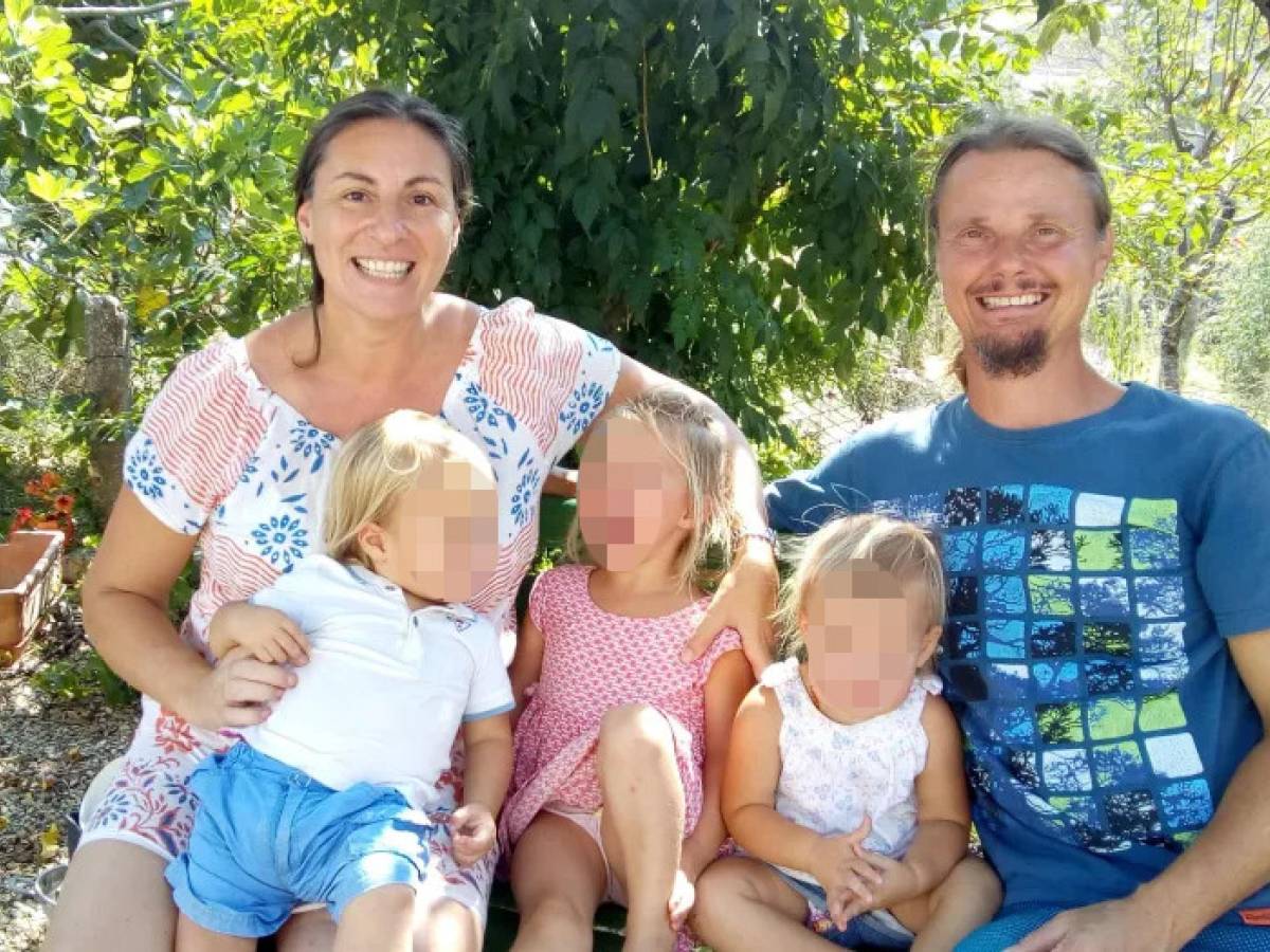 Famiglia nel bosco, primo giorno di lezione per i tre fratellini