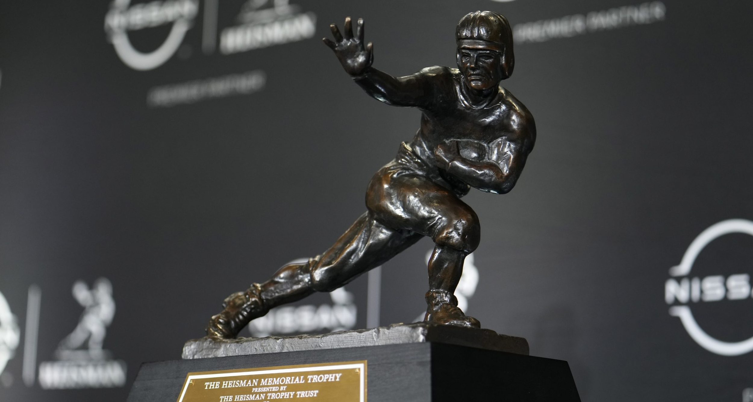 ESPN inks new college football TV deal